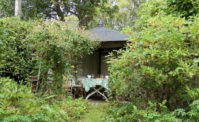Från platt tomt till lummig trädgård – Trädgård à la Rosenholm
